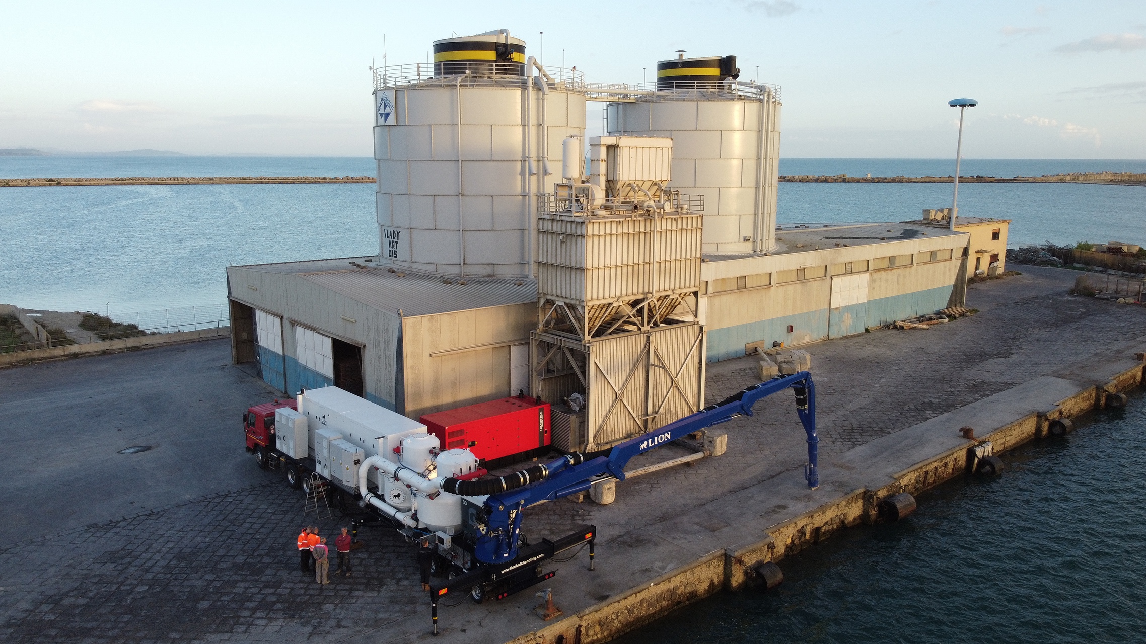 Ship-to-Silo vs Ship-to-Truck Pneumatic Ship Unloaders | Lion Bulk Handling